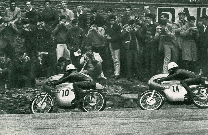 Historia de la Suzuki RK67, una moto de 50 con 14 marchas