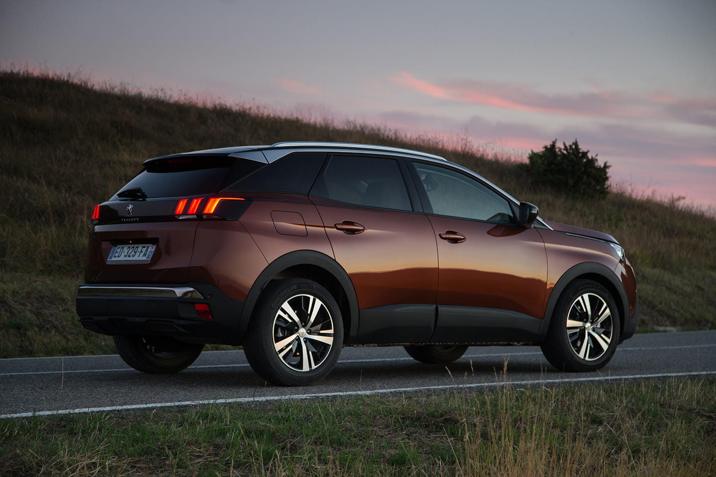 ¿Opel Grandland X o Peugeot 3008? ¿Con cual de estos dos crossover ...