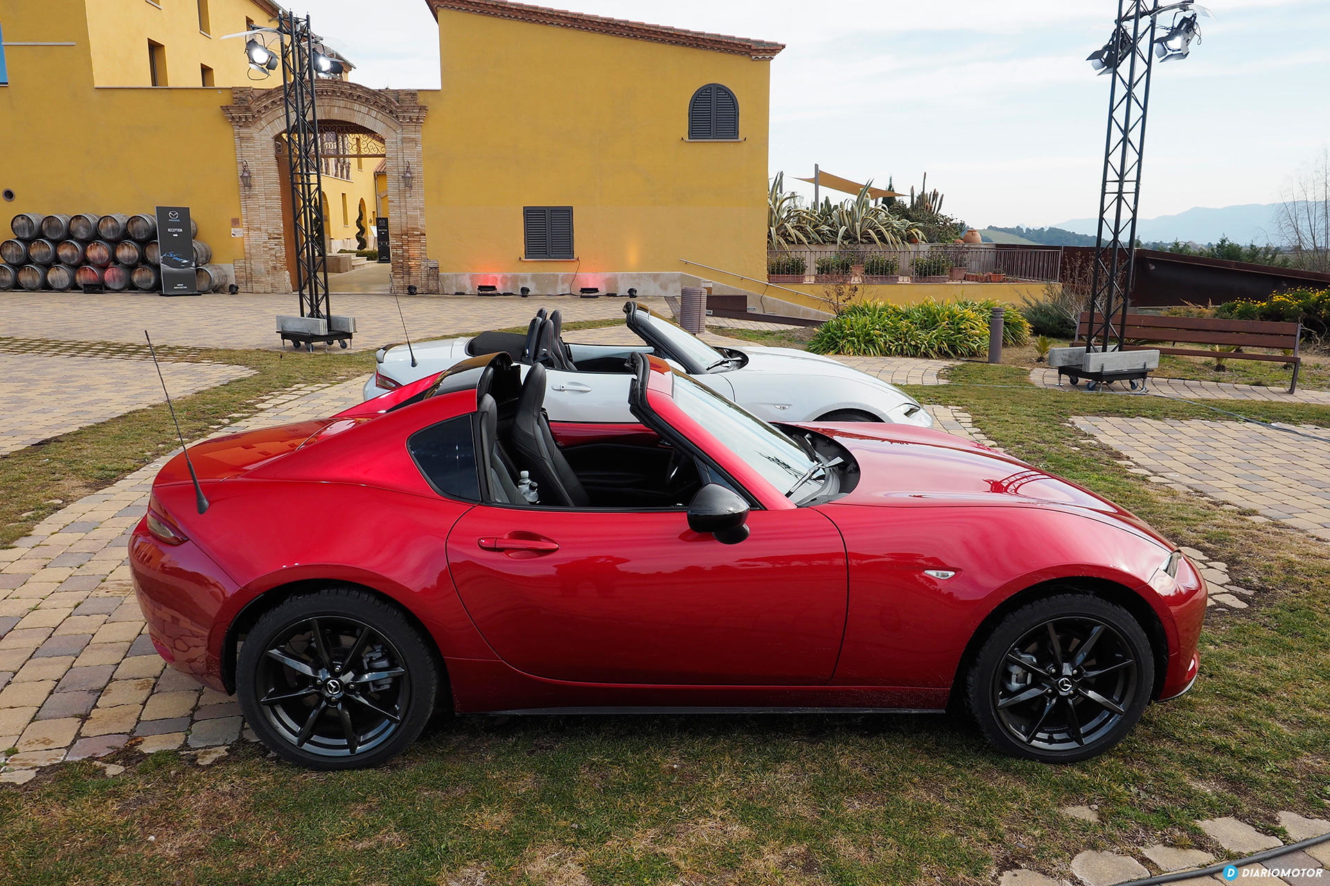 Probamos el Mazda MX-5 RF: el cabrio es el que mola, pero este es el ...