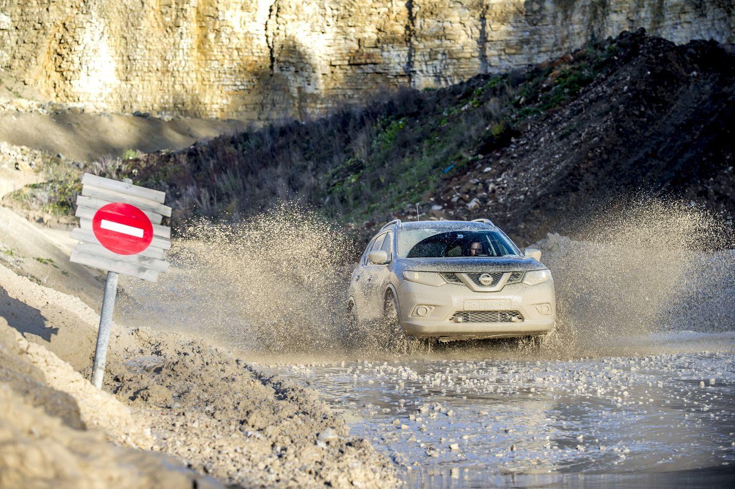 El Nissan X-Trail estrena un nuevo motor 2.0 dCi de 177 CV, y viajamos ...