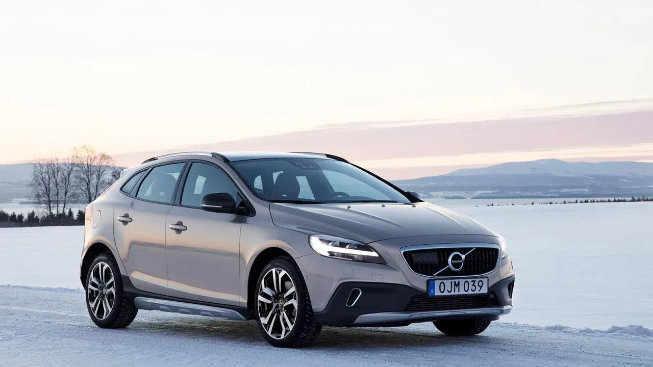 Volvo V40 2024 - Características, precios y versiones