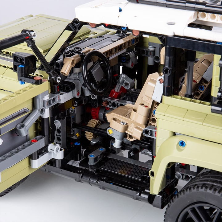 LEGO descubre su Land Rover Defender 2020 de 2.573 piezas