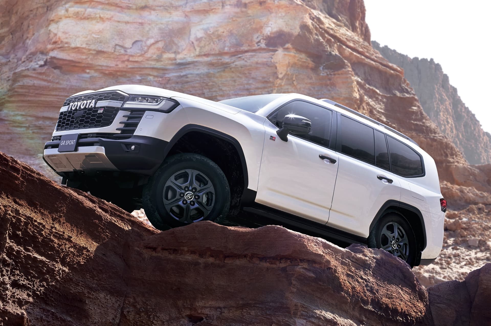 Toyota Land Cruiser 300 2026: el Range Rover japonés pone su interior ...