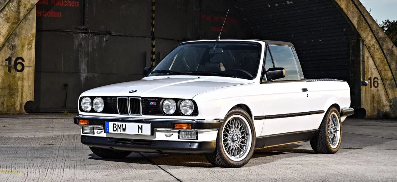 Sí, estás viendo un BMW M3 E30 convertido en una pick-up