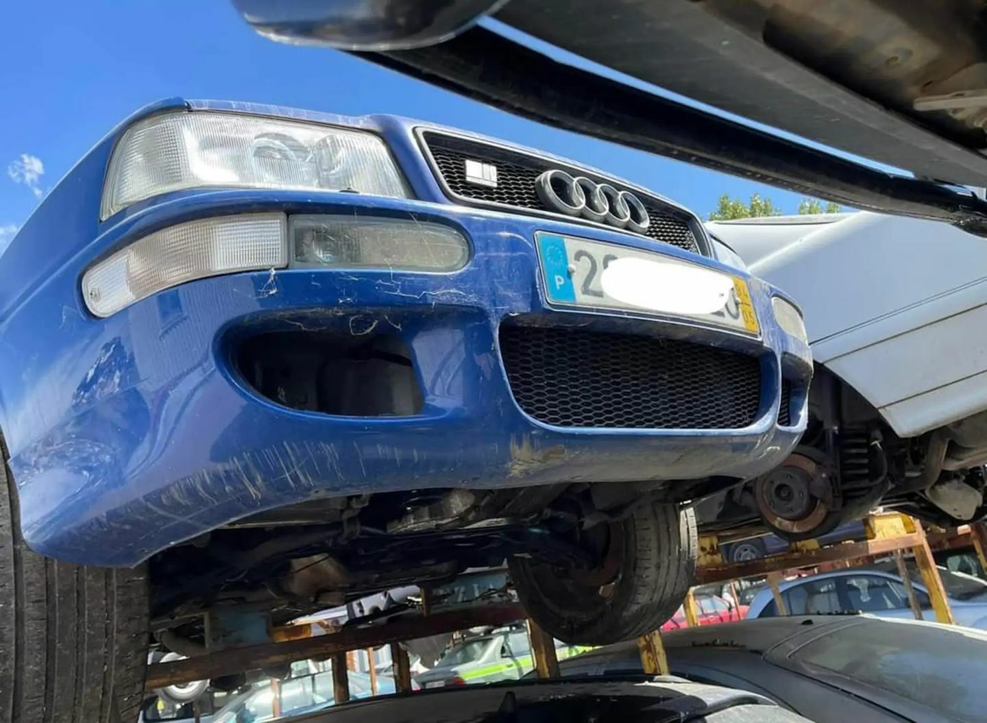 ¿Qué hace este Audi RS2 Avant en un desguace portugués?