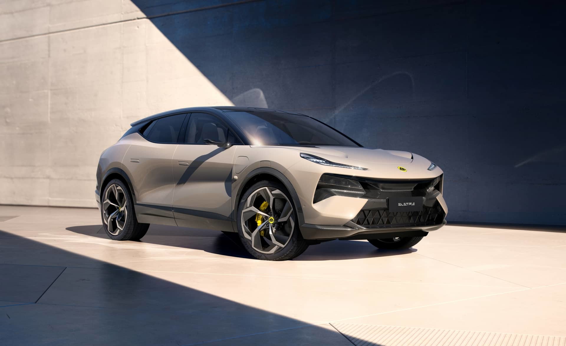 El SUV según Lotus se llama Eletre, tiene hasta 918 CV y puede hacer 600 Km con una sola carga