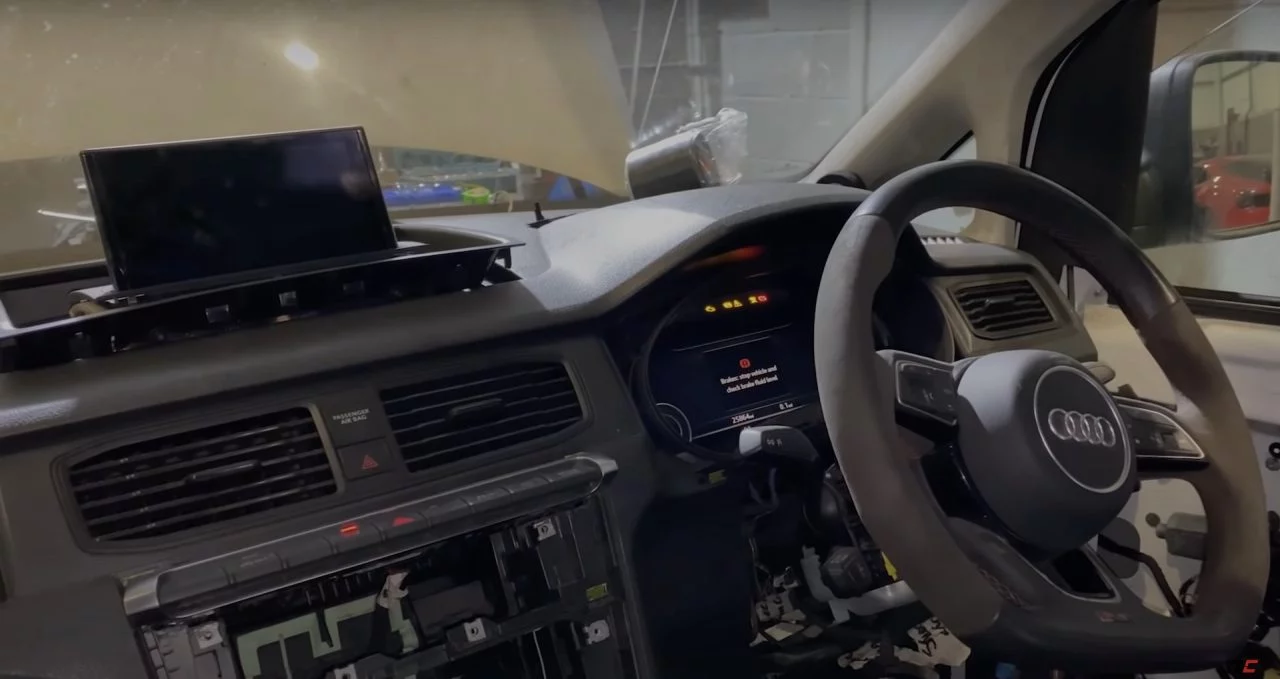 Cuando pensabas que lo habías visto todo, llega esta Volkswagen Caddy ...