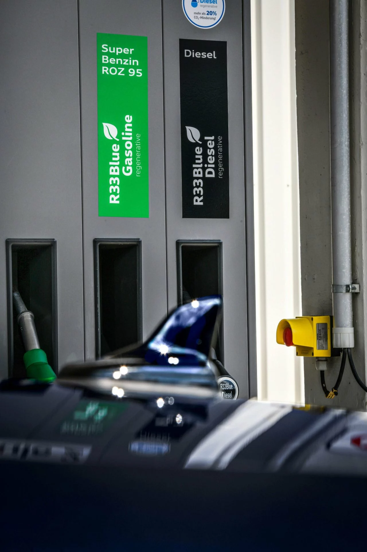 Así es la gasolina azul y el diésel azul R33 con el que salen de la ...