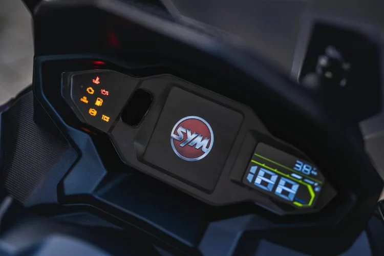 El SYM Maxsym TL 508 es el scooter bicilíndrico más barato del momento ...