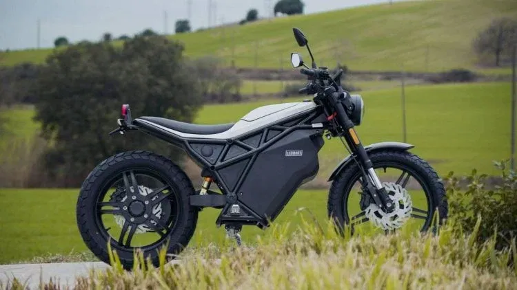 Así es la Leonart Rigger, la moto eléctrica de origen español con ayuda ...