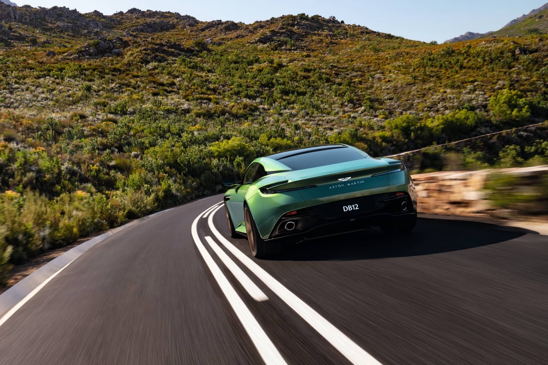 Aston Martin DB12 2026 - Características, precios y versiones