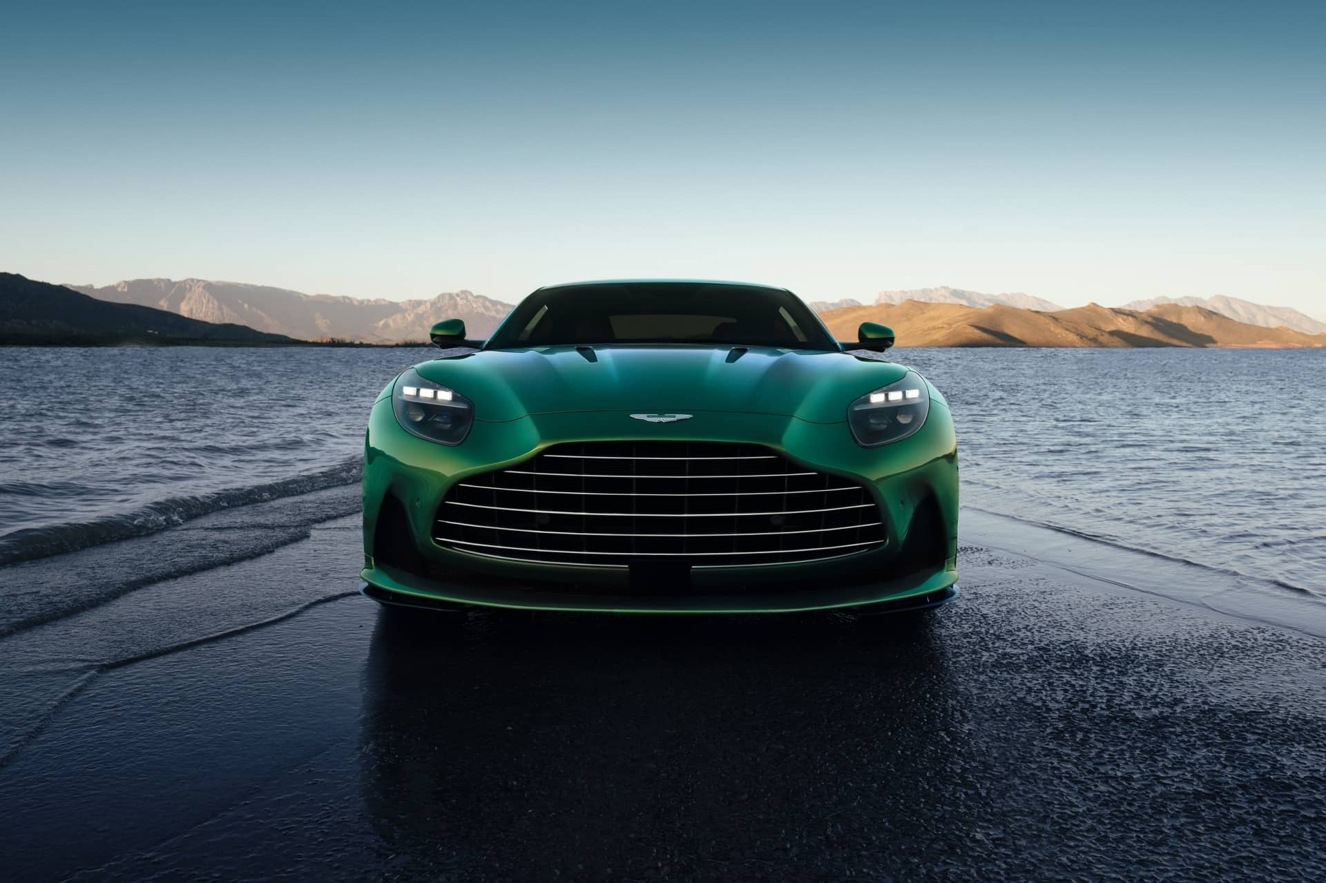 Aston Martin DB12 2026 - Características, precios y versiones