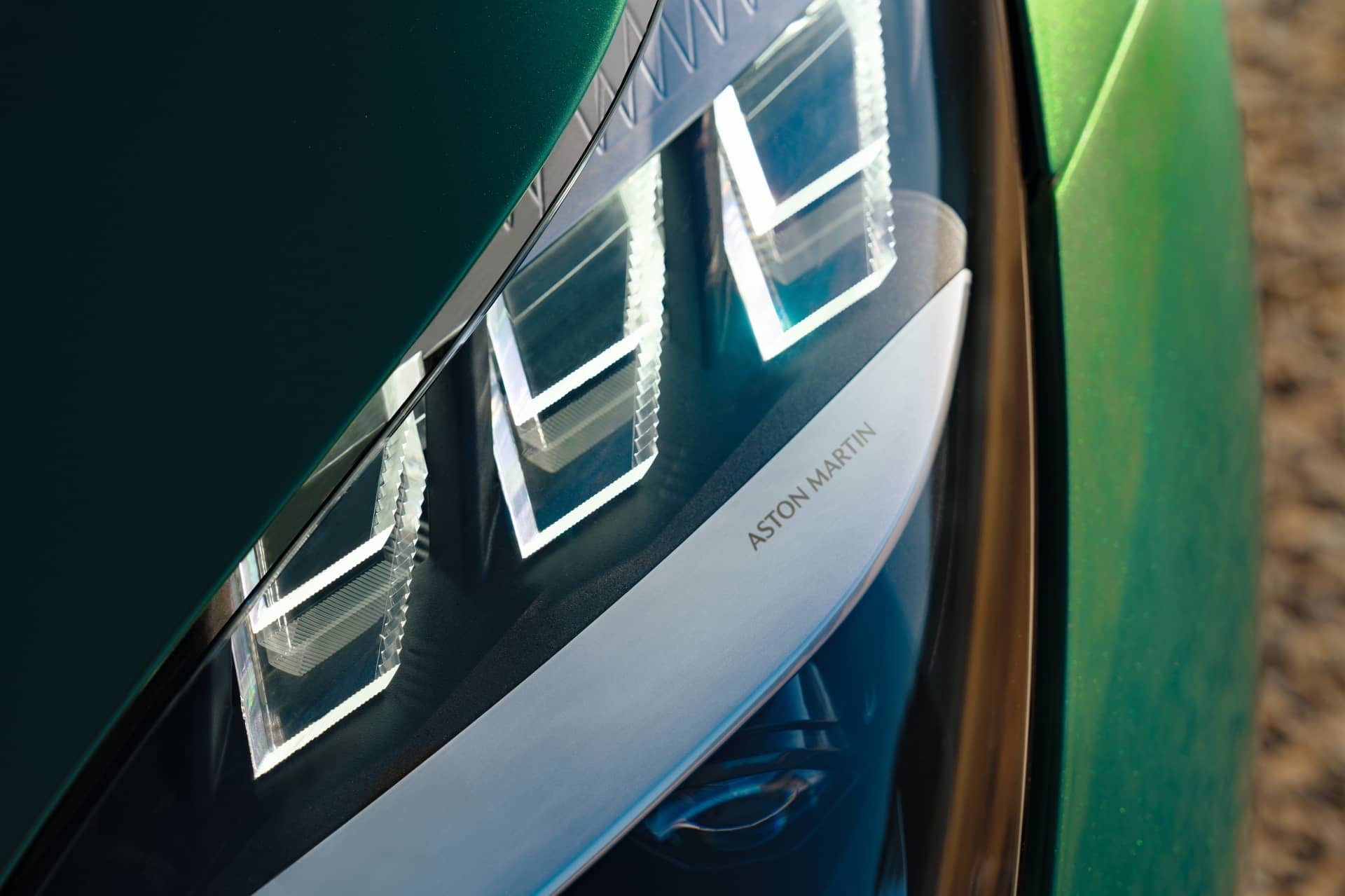 Aston Martin DB12 2026 - Características, precios y versiones
