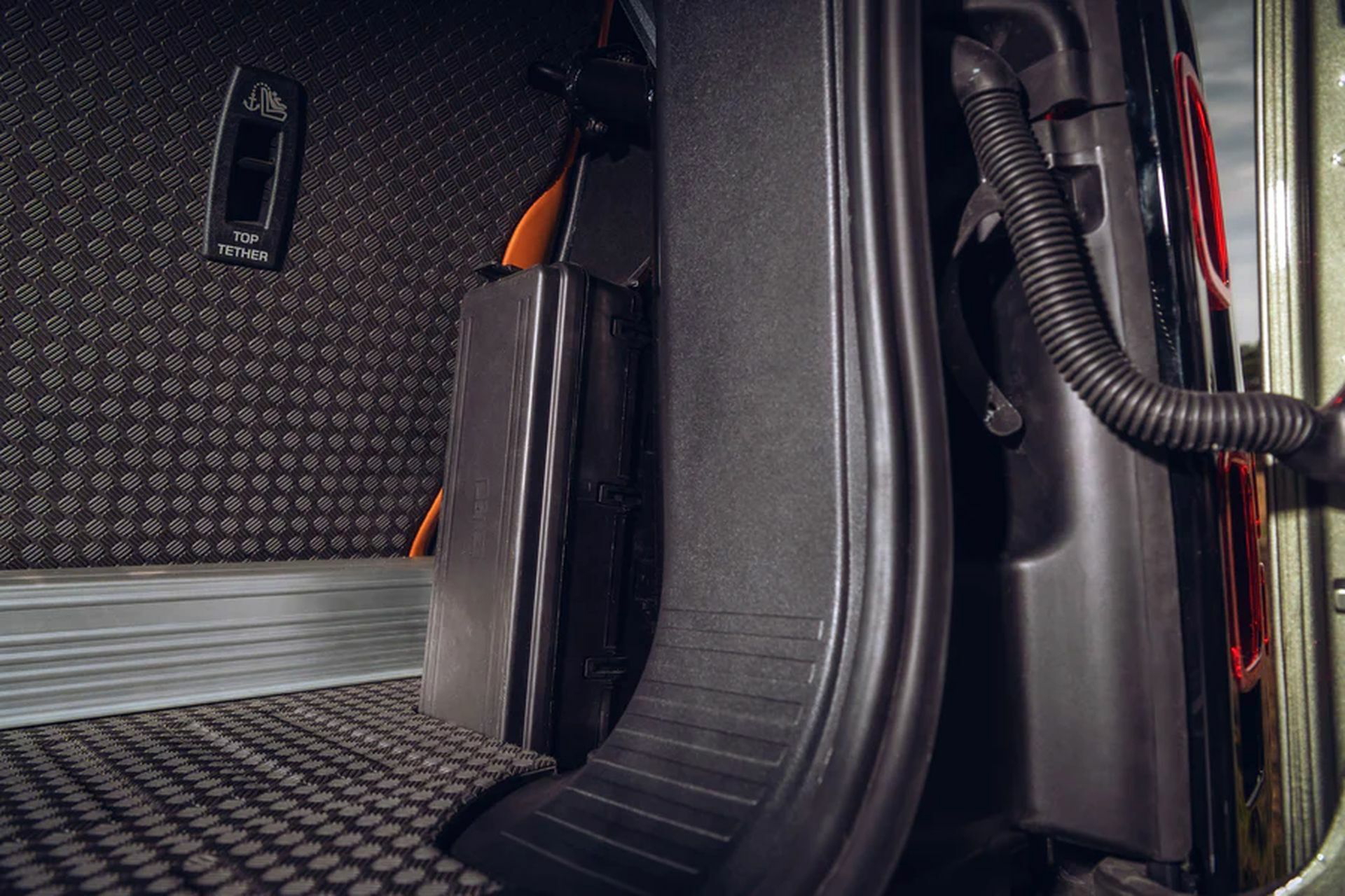 ¿Sueñas con un Defender 90 descapotable? Heritage Customs puede hacerlo realidad