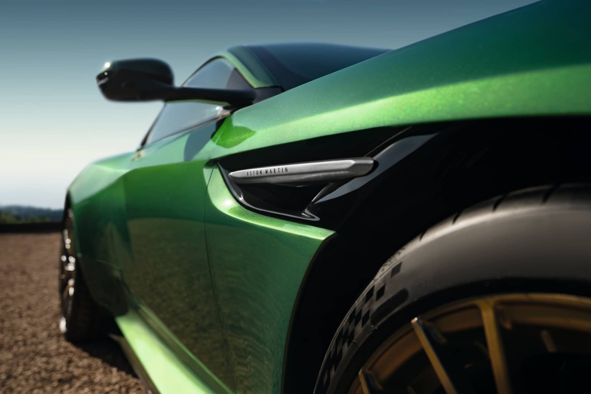 Aston Martin DB12 2026 - Características, precios y versiones