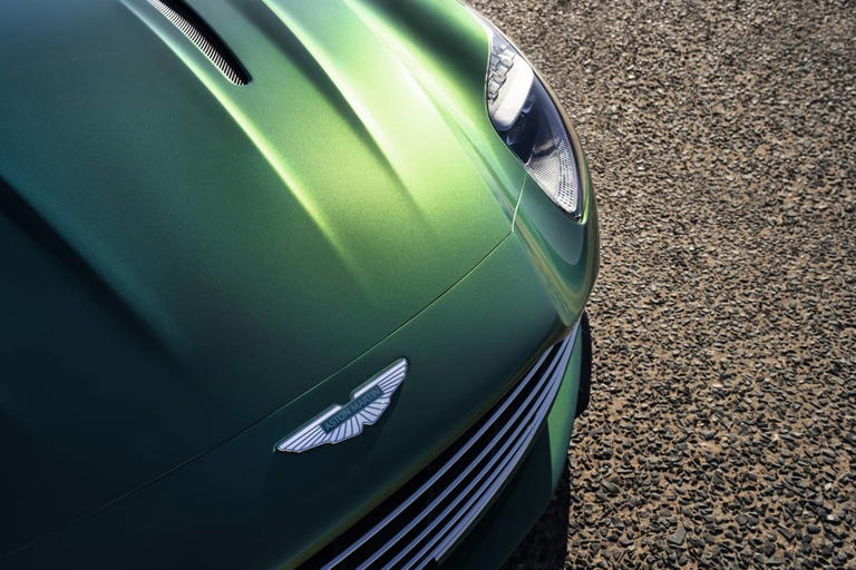 Aston Martin DB12 2026 - Características, precios y versiones