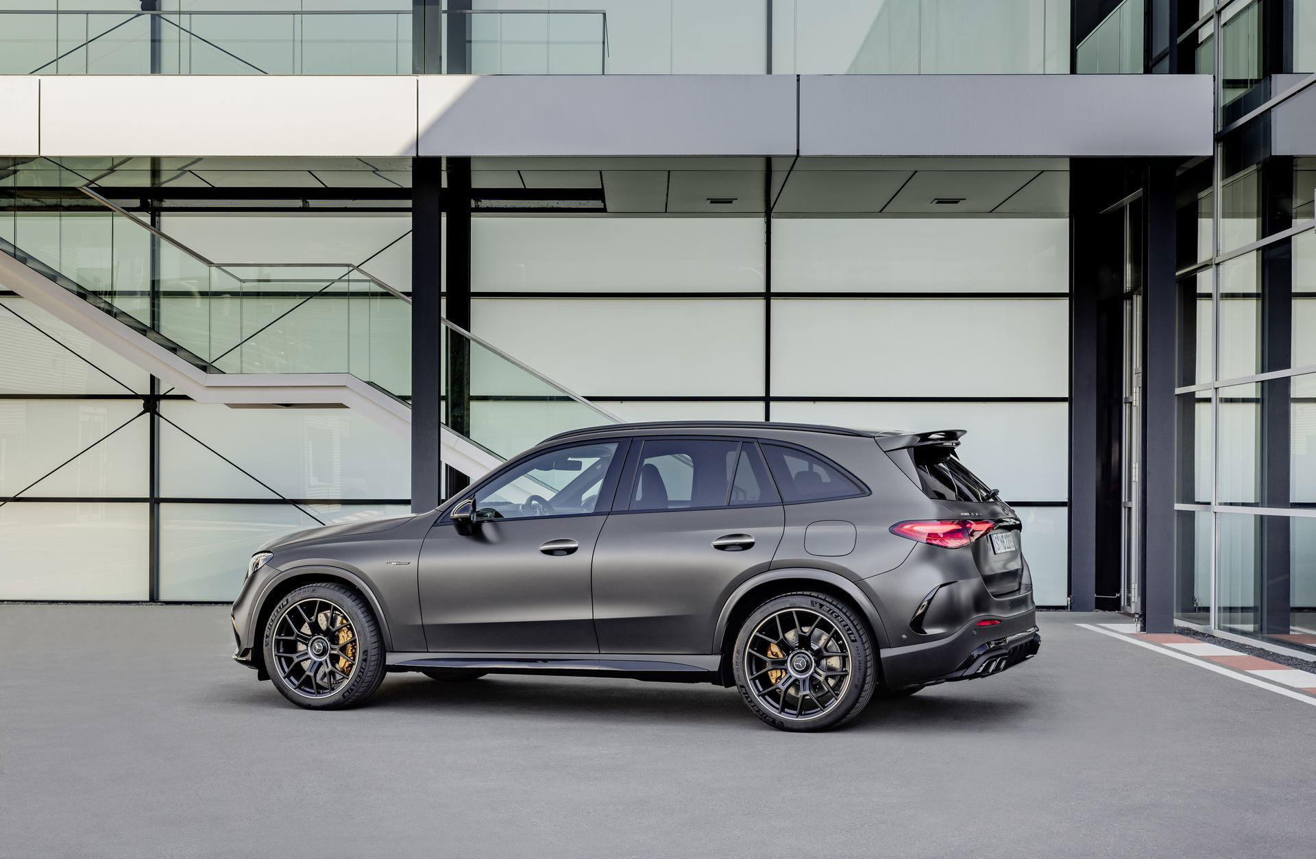 El Mercedes GLC más deportivo se abona a los cuatro cilindros, pero se ...