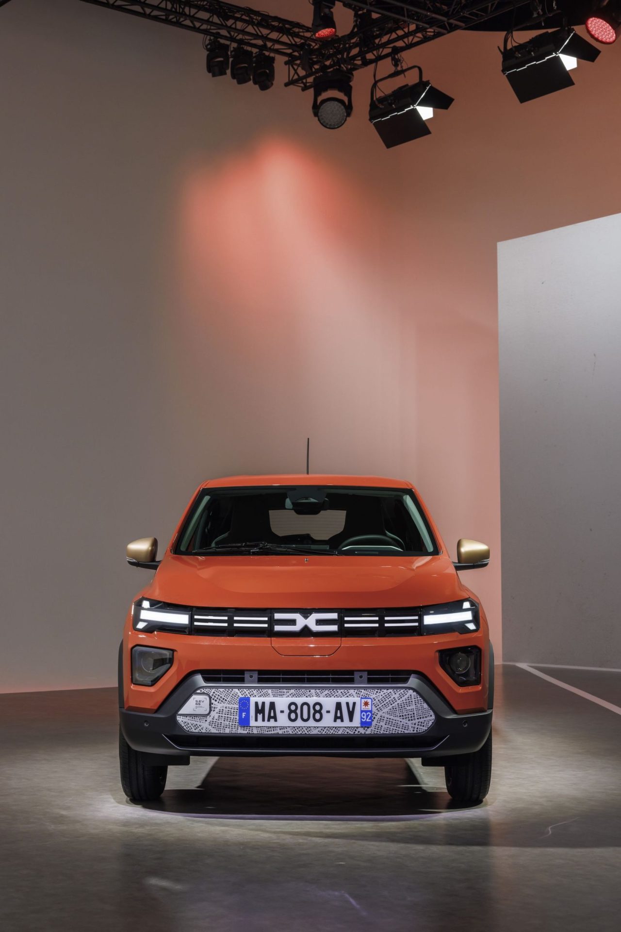 Dacia Spring 2024, datos, fotos oficiales y review en vídeo