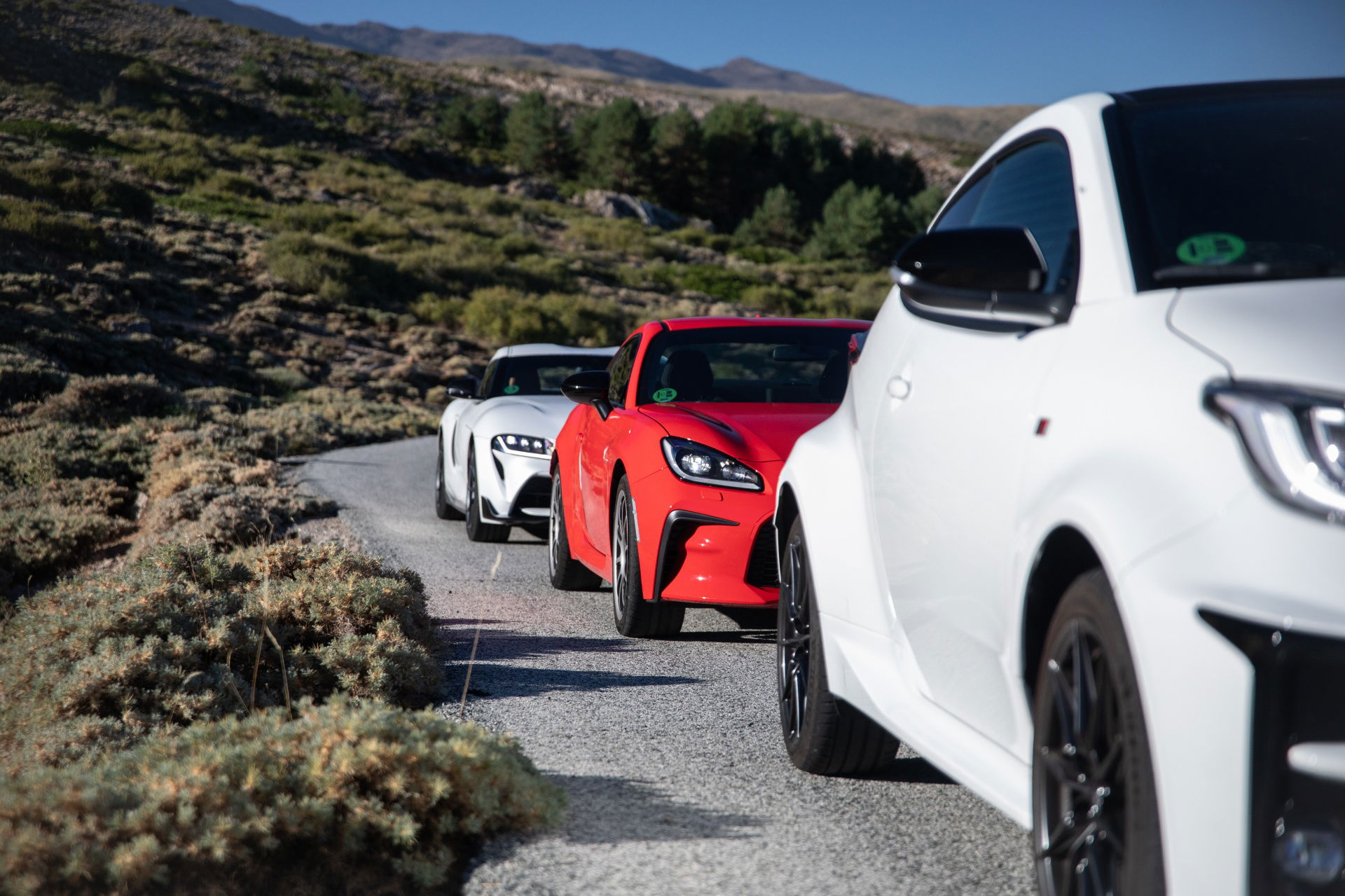A Sierra Nevada con la gama deportiva de Toyota: prueba comparativa ...