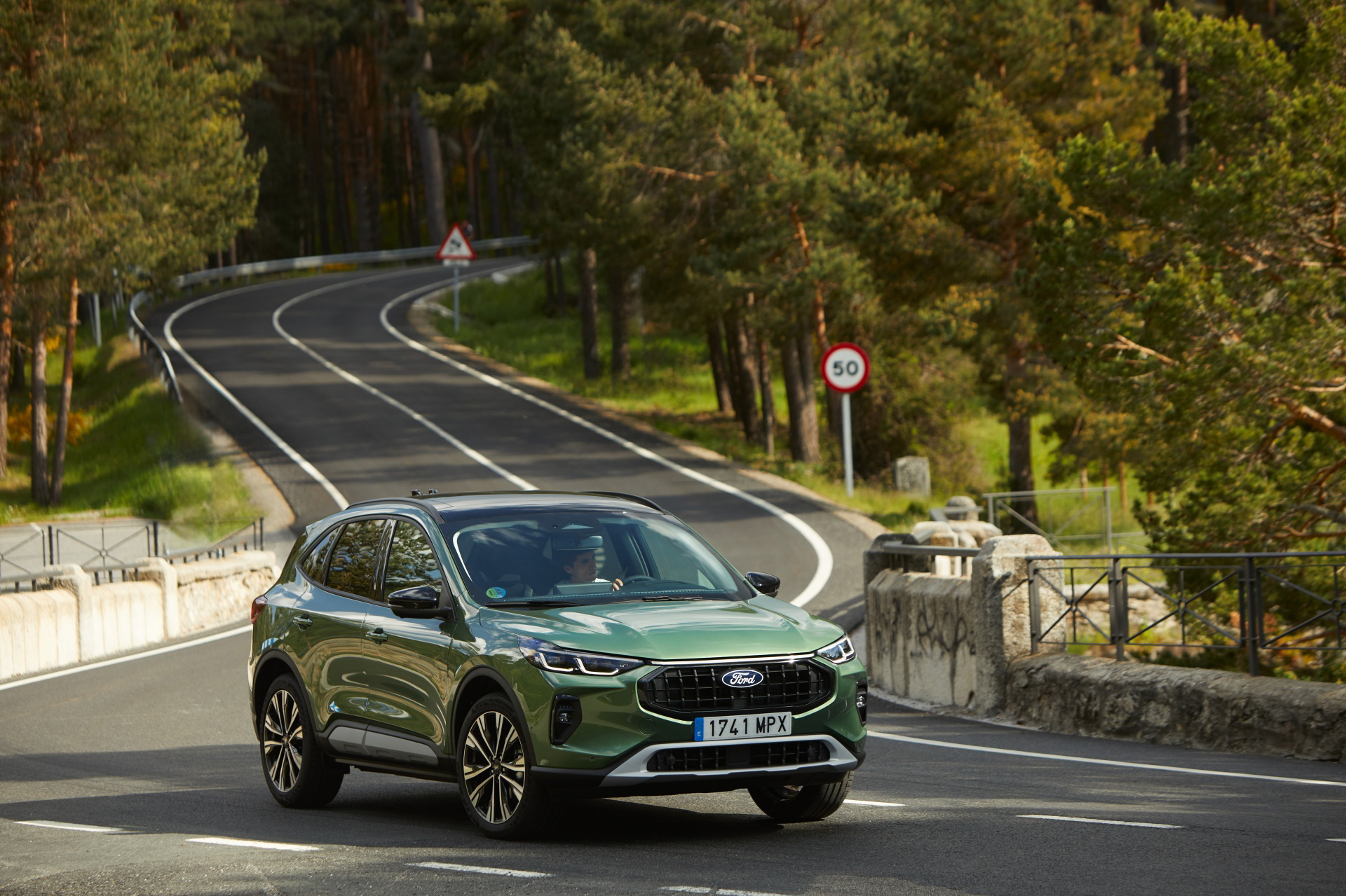 Oferta del Ford Kuga híbrido enchufable, la ganga de 2025 cuesta 11.000 ...