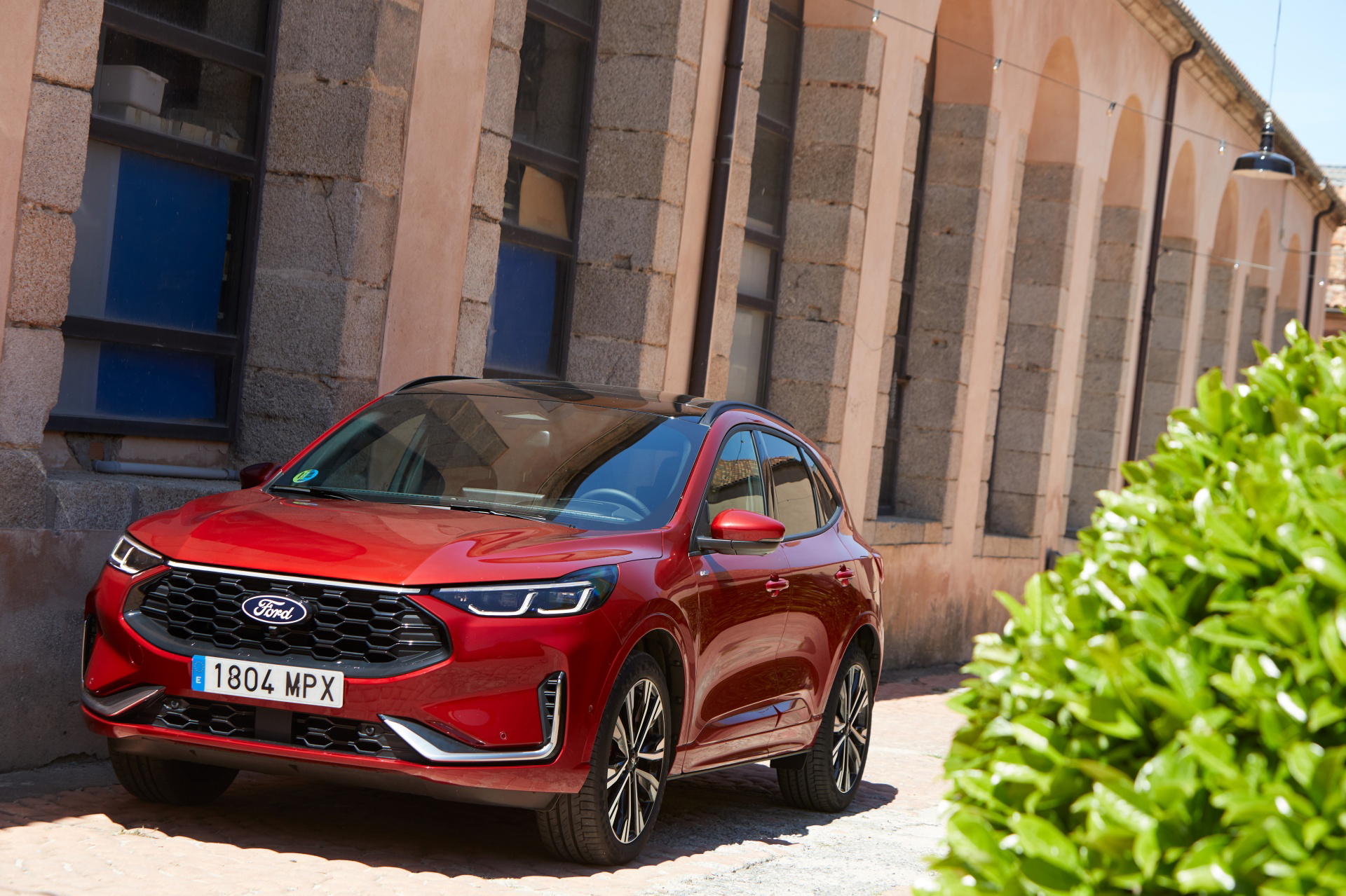 Oferta del Ford Kuga híbrido enchufable, la ganga de 2025 cuesta 11.000 ...