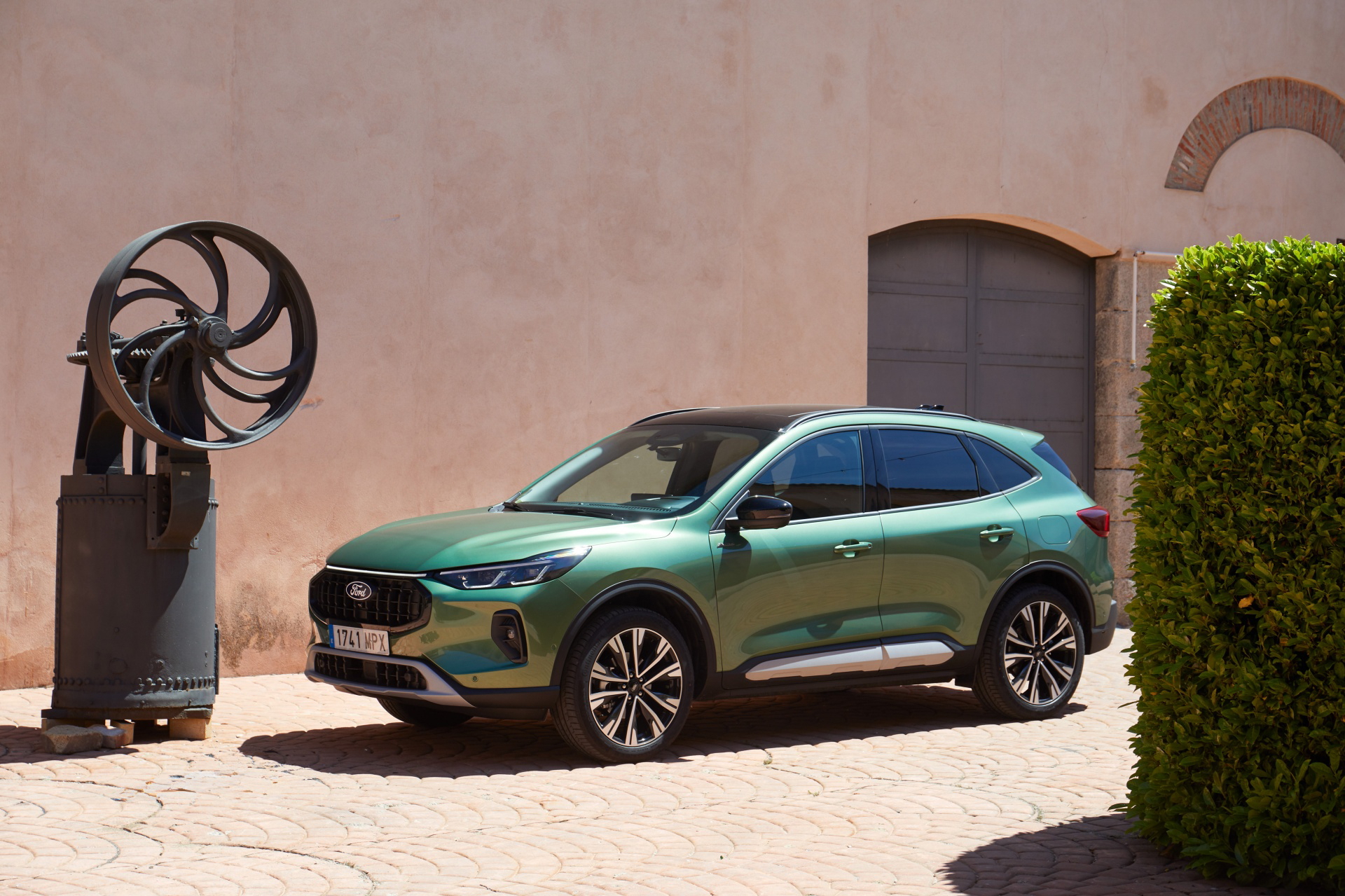 Oferta del Ford Kuga híbrido enchufable, la ganga de 2025 cuesta 11.000 ...