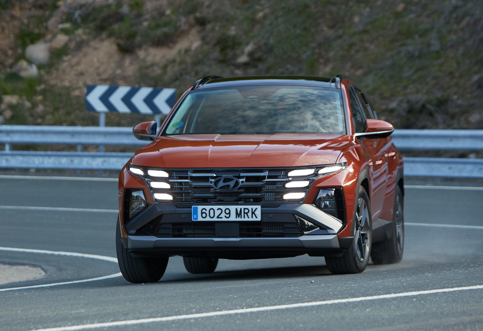 Con un motor que es híbrido y diésel a la vez que gasta sólo 5,1 litros ...