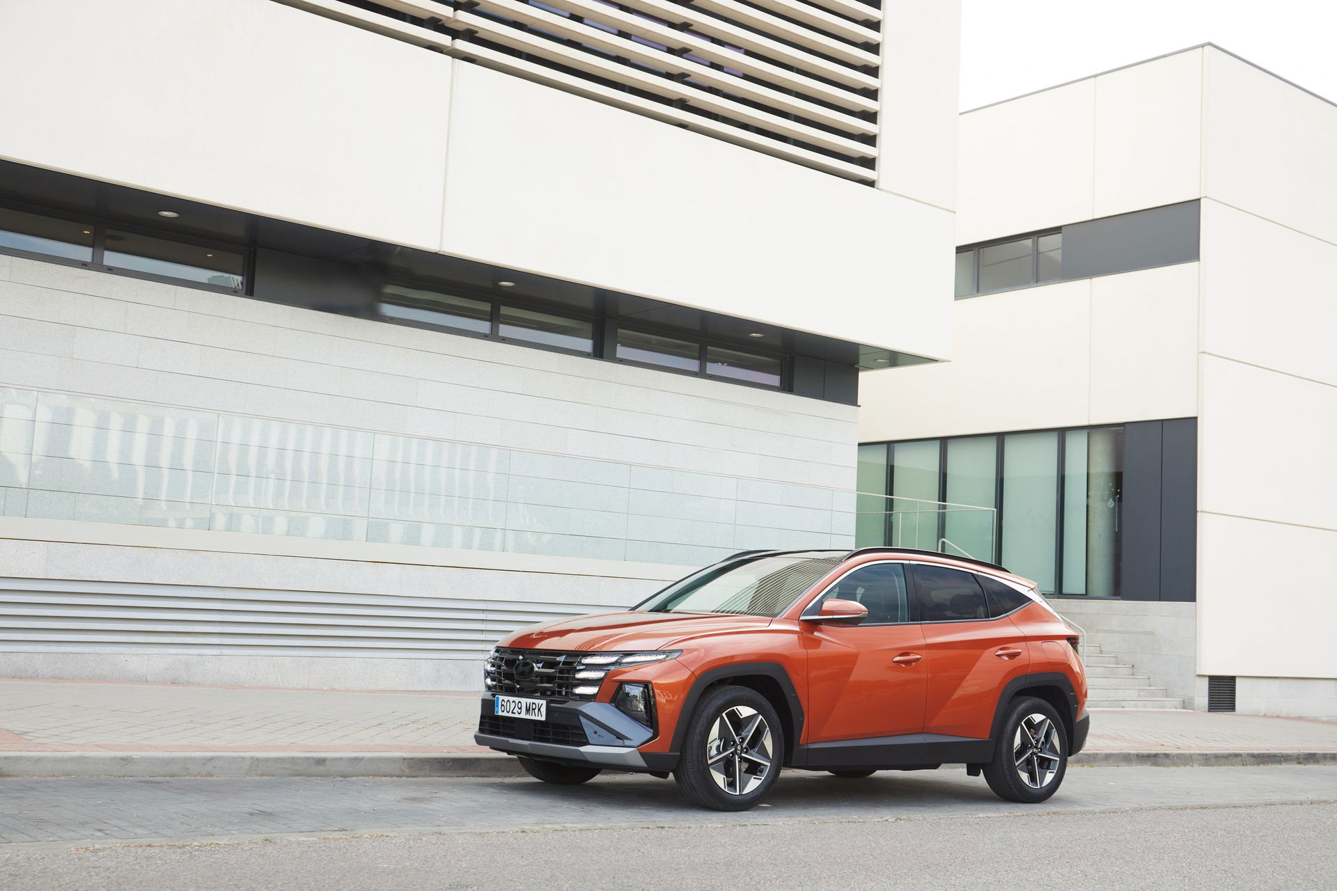 Oferta del Hyundai Tucson híbrido 2026, por 190 € al mes tienes 215 CV ...