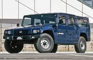 Toyota Mega Cruiser High Roof: El Hummer japonés con espacio para 10 ...