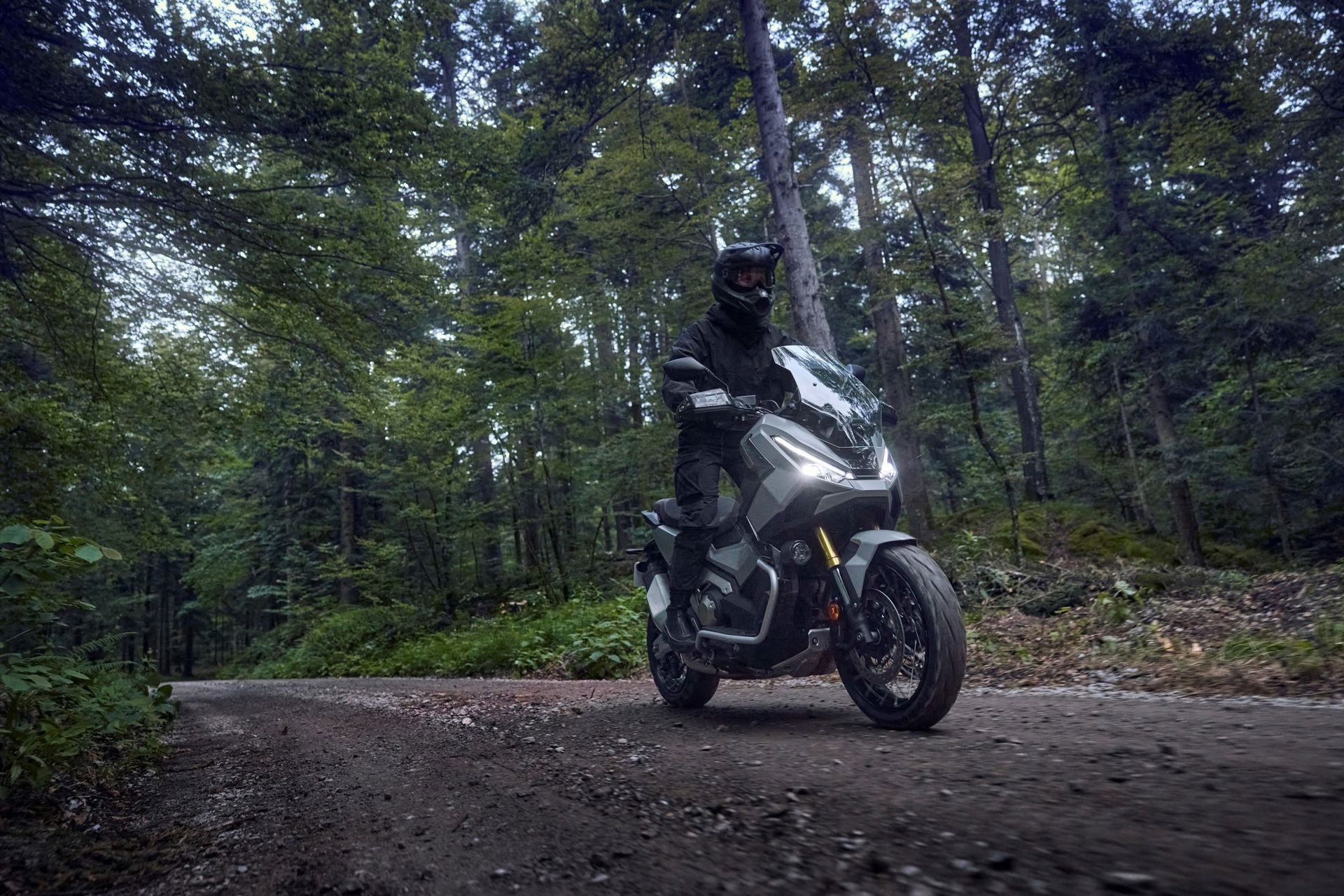 Honda X-ADV 2026, la aventurera más original de Honda ya tiene precio