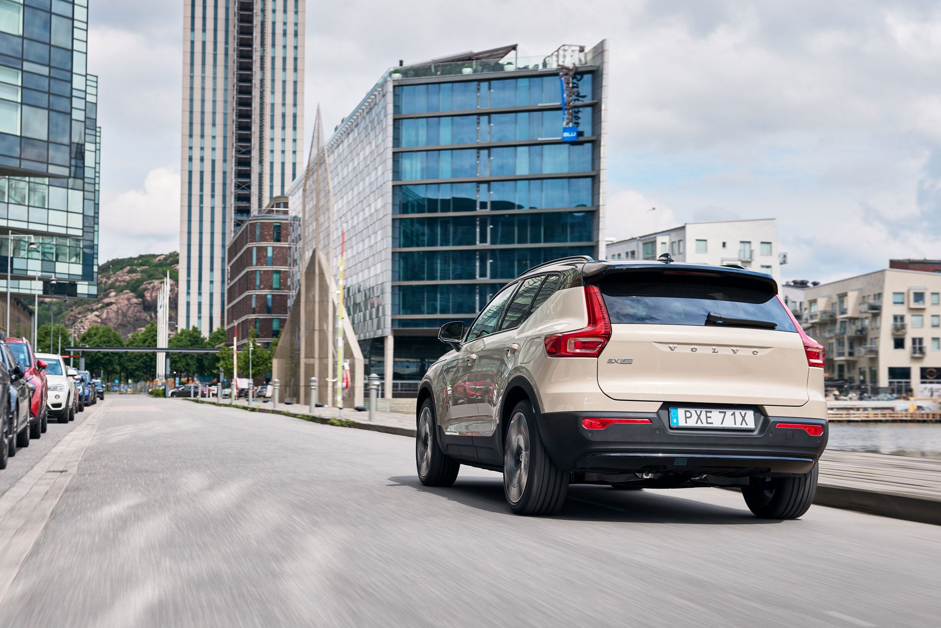 Volvo EX40 2026 - Características, precios y versiones