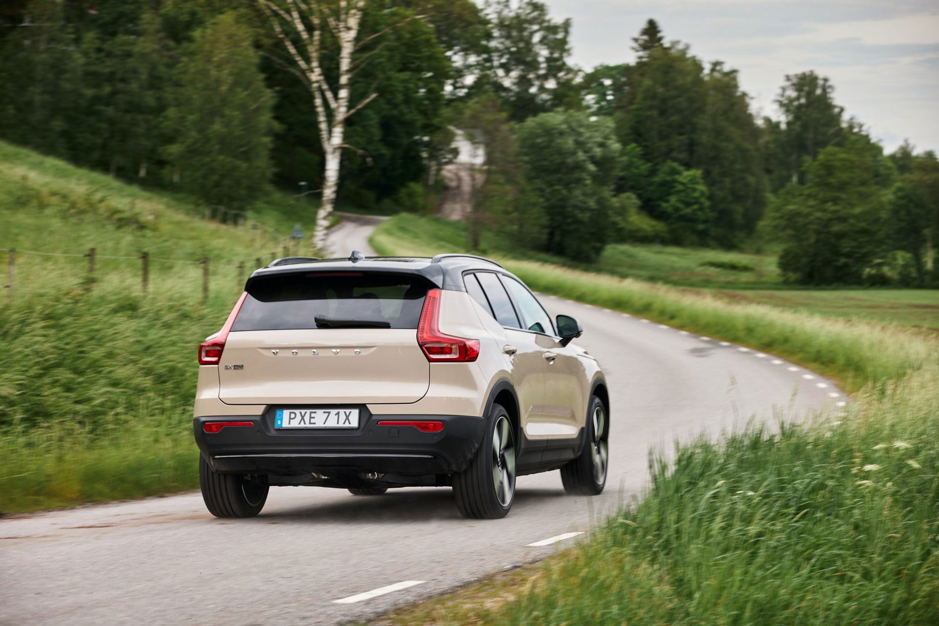 Volvo EX40 2026 - Características, precios y versiones