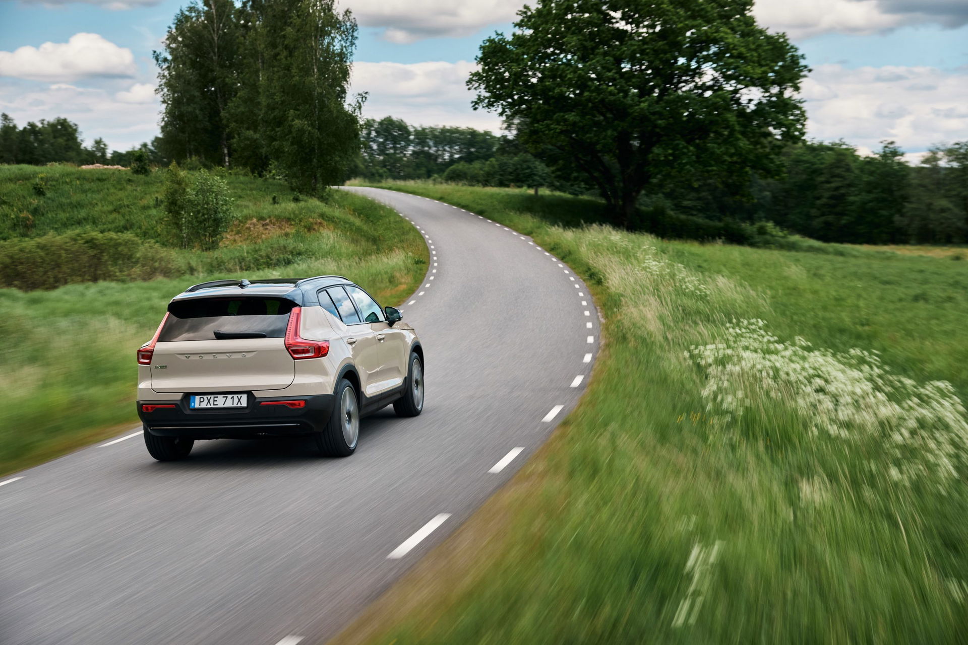 Volvo EX40 2026 - Características, precios y versiones