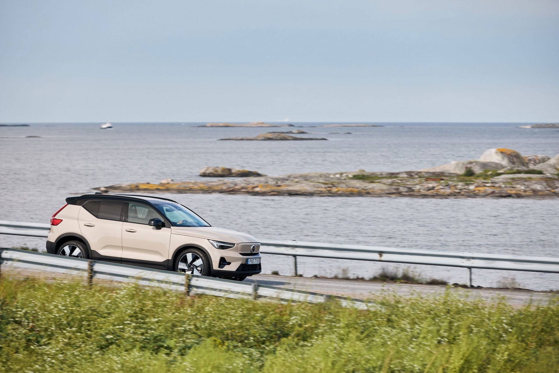 Volvo EX40 2026 - Características, precios y versiones