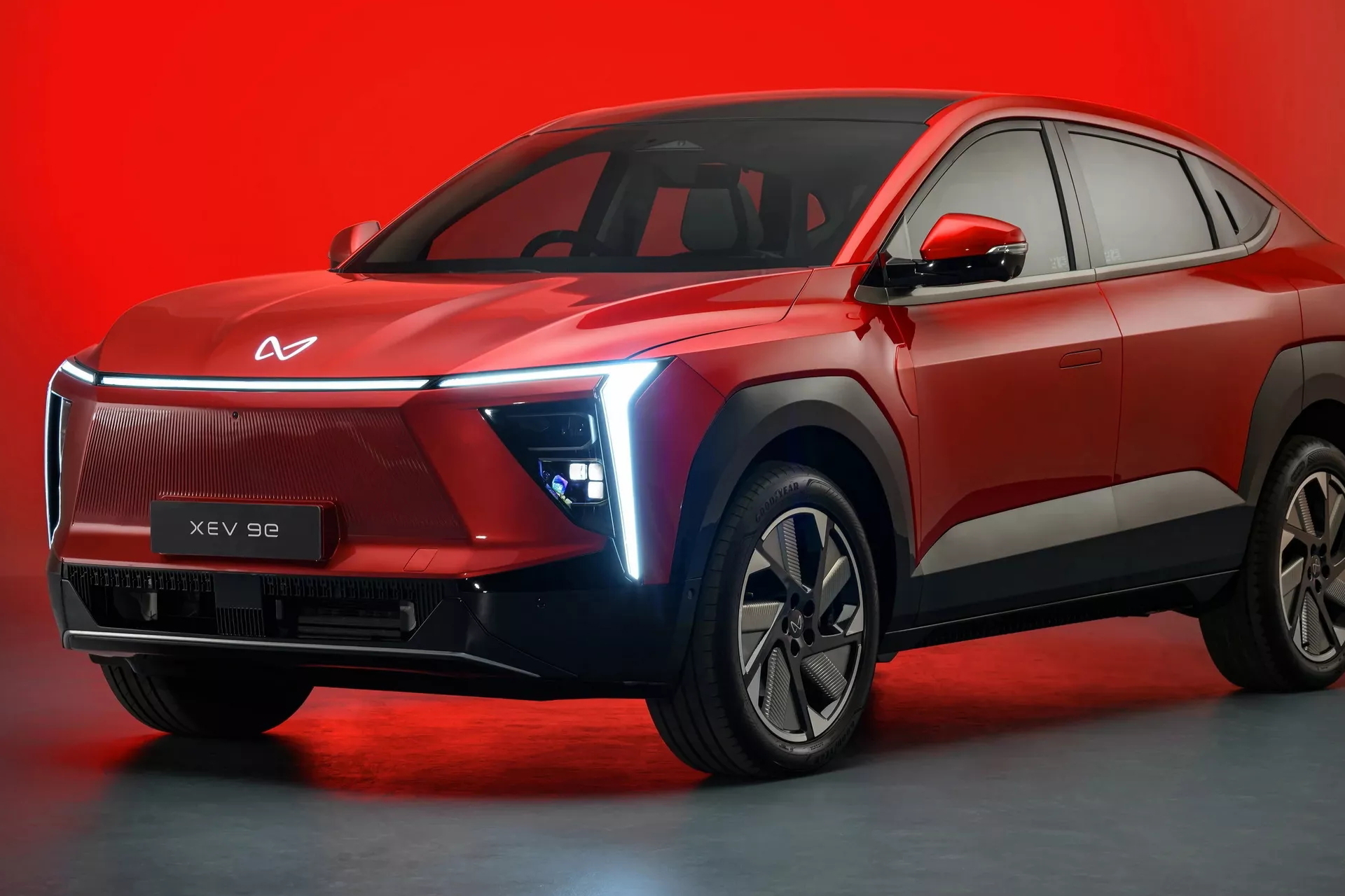 Tiene un radical diseño, pero el Mahindra XEV 9e es un SUV coupé 'low ...