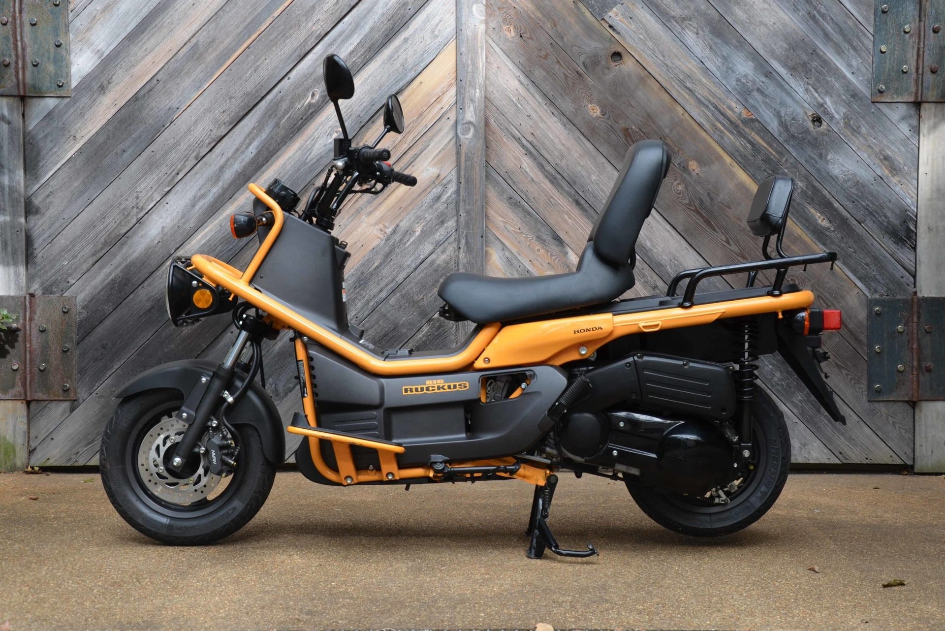 Honda Square X125, una "scooter todoterreno" con el asiento más cómodo ...