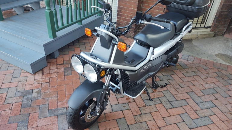 Honda Square X125, una "scooter todoterreno" con el asiento más cómodo ...