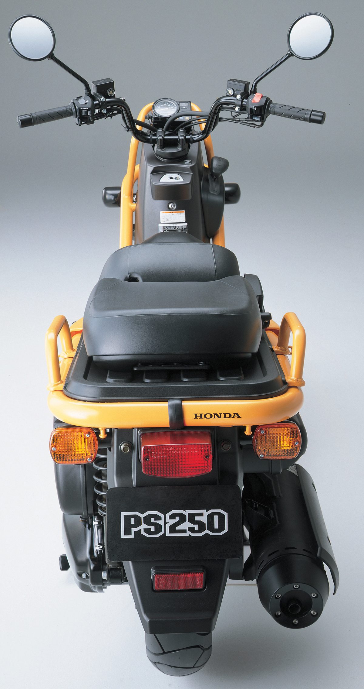 Honda Square X125, una "scooter todoterreno" con el asiento más cómodo y estética rompedora que ...