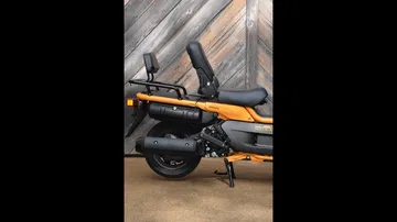 Honda Square X125, una "scooter todoterreno" con el asiento más cómodo y estética rompedora que ...