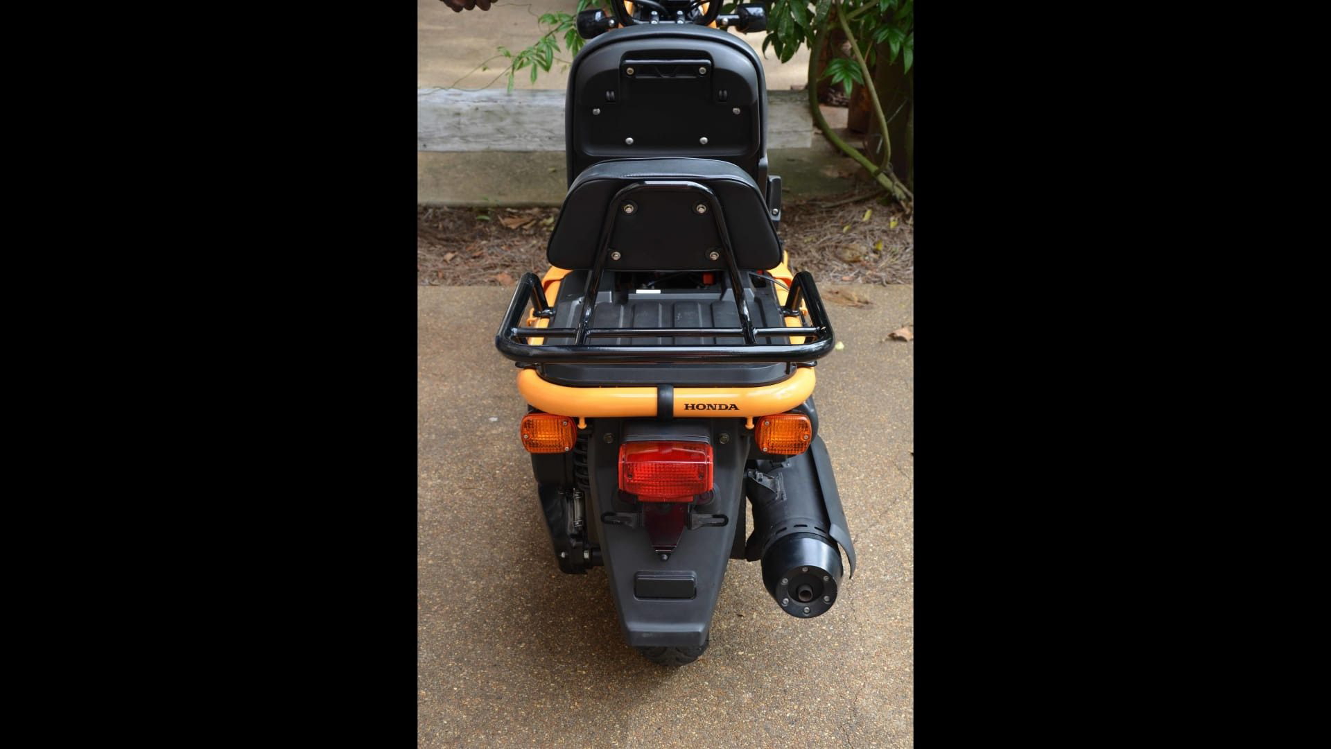 Honda Square X125, una "scooter todoterreno" con el asiento más cómodo y estética rompedora que ...