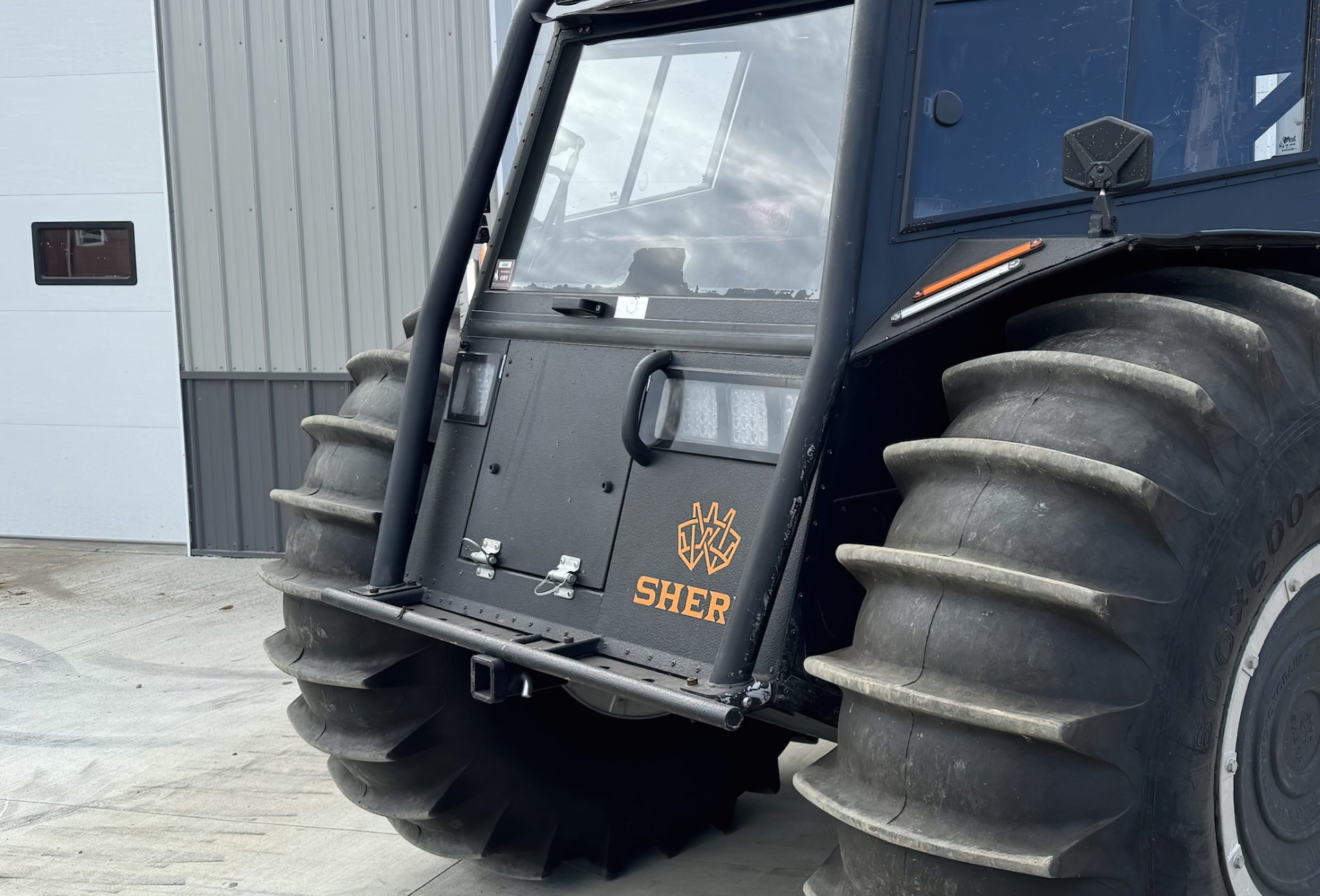 Sherp N 1200, el mejor 4x4 con neumáticos todoterreno, motor diésel de tractor a la antigua y ...