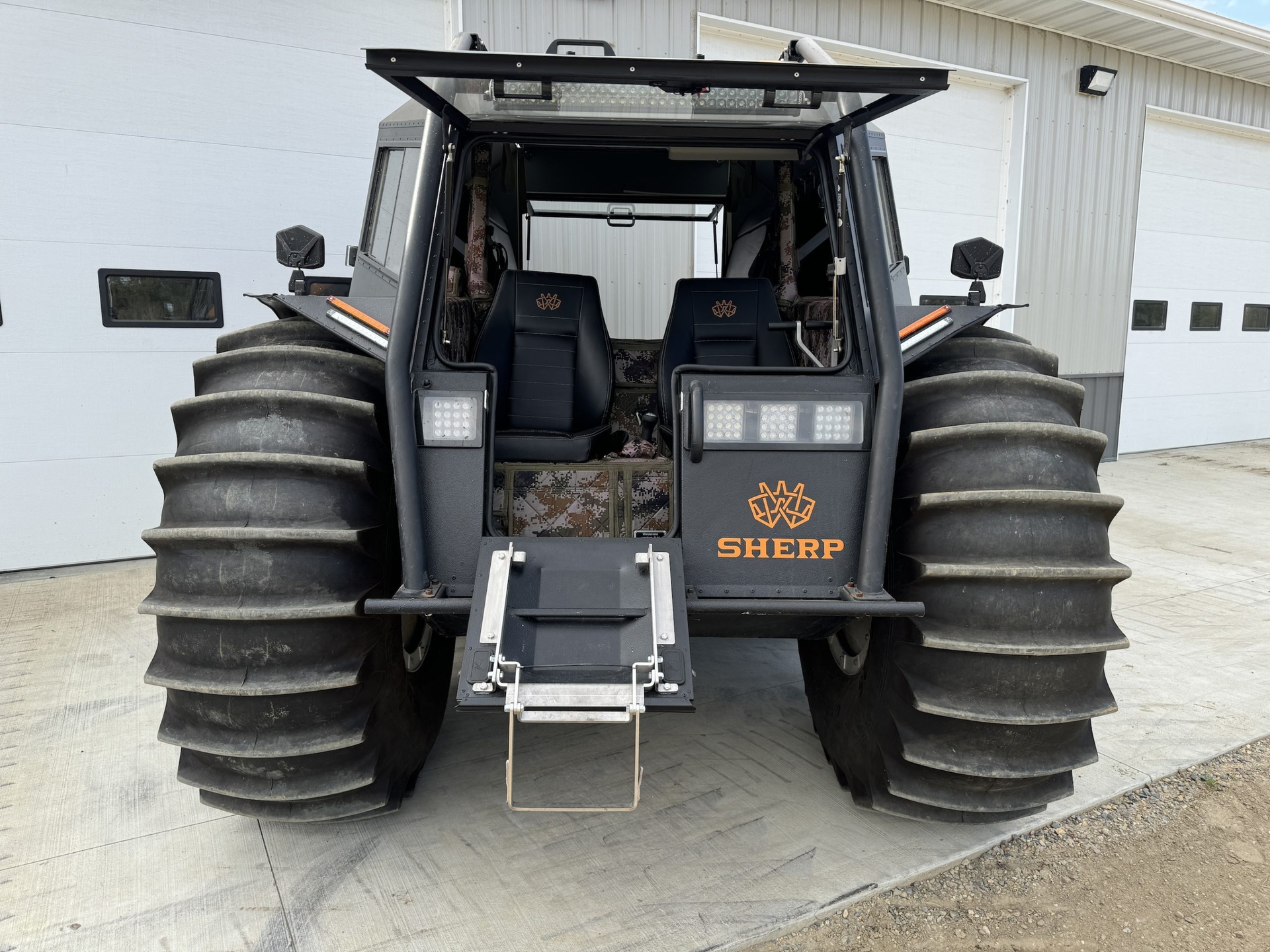 Sherp N 1200, el mejor 4x4 con neumáticos todoterreno, motor diésel de tractor a la antigua y ...