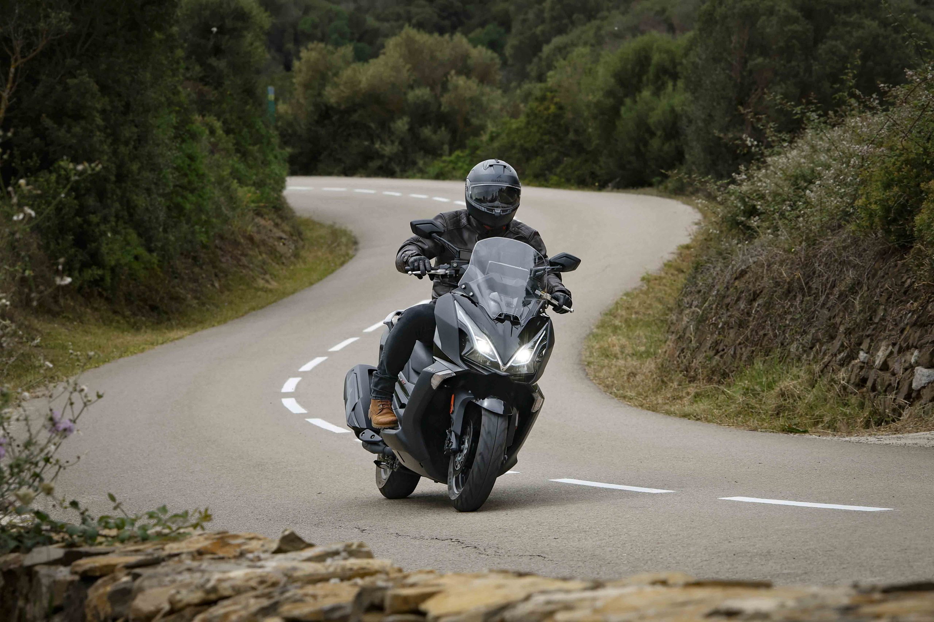Prueba de la Kymco Super Dink GT 350 2025