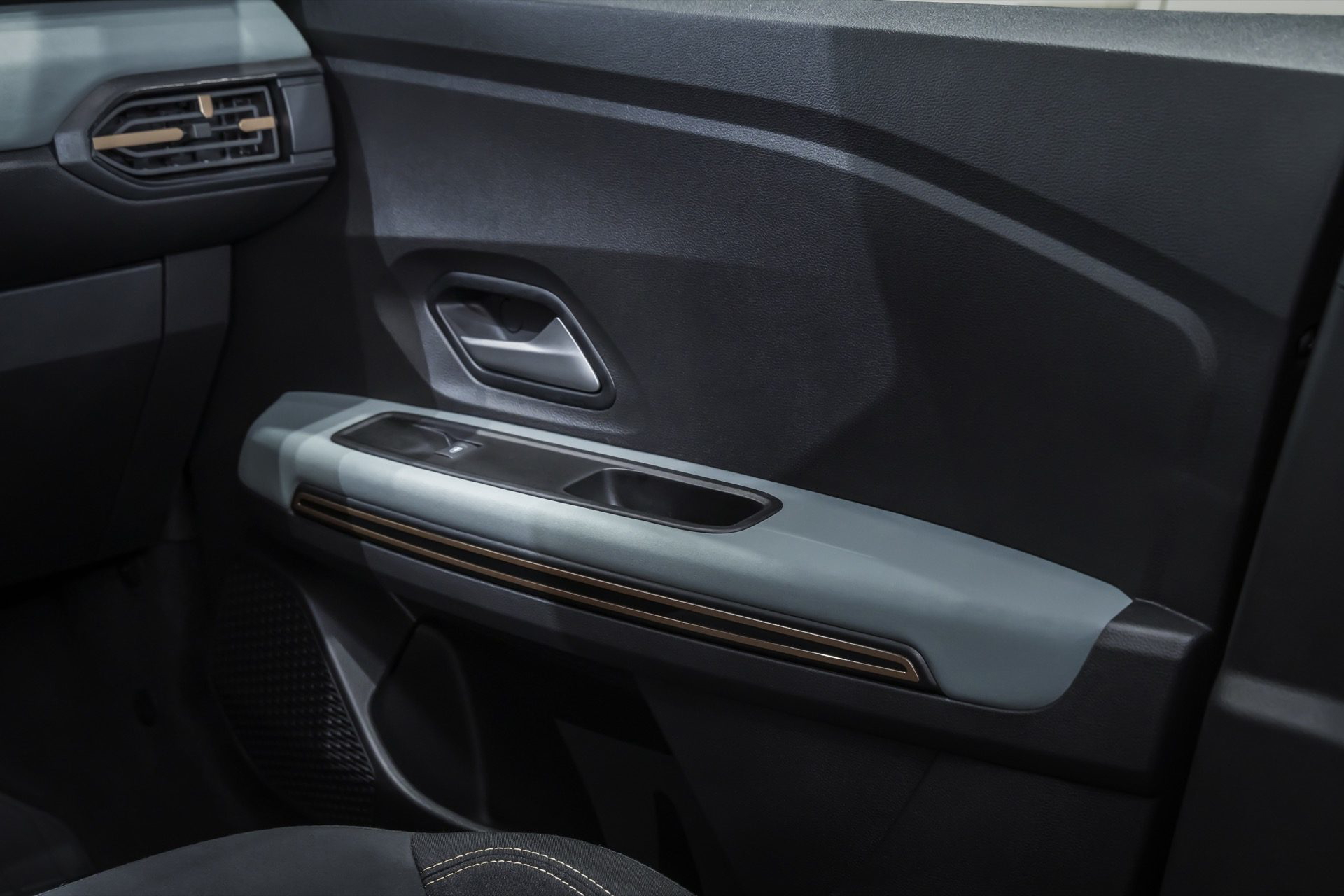 Dacia Sandero y Sandero Stepway 2026: 1.590 km de autonomía y etiqueta ...