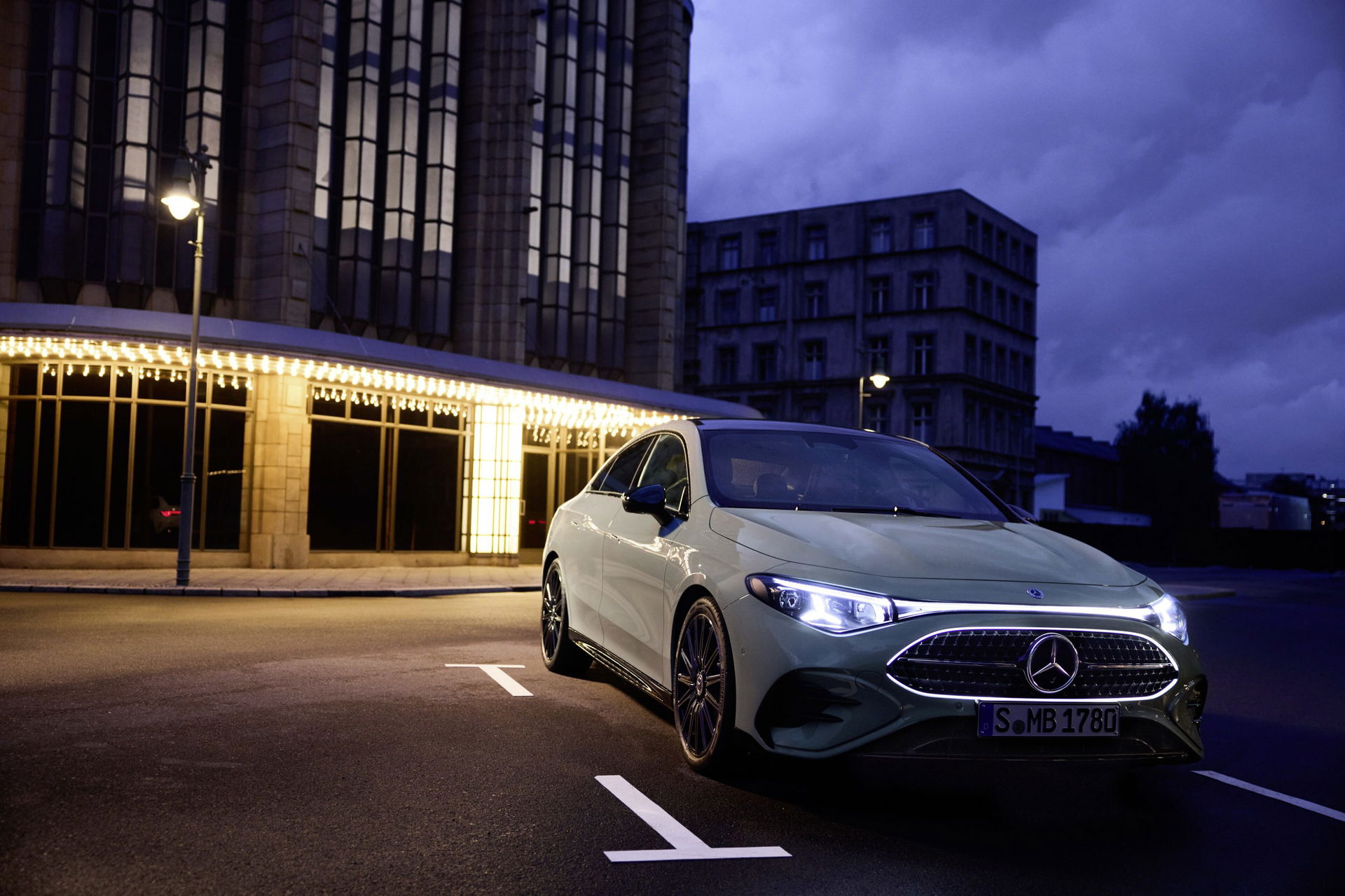 Con 4,9 litros de consumo, el nuevo Mercedes CLA con motor híbrido ya ...
