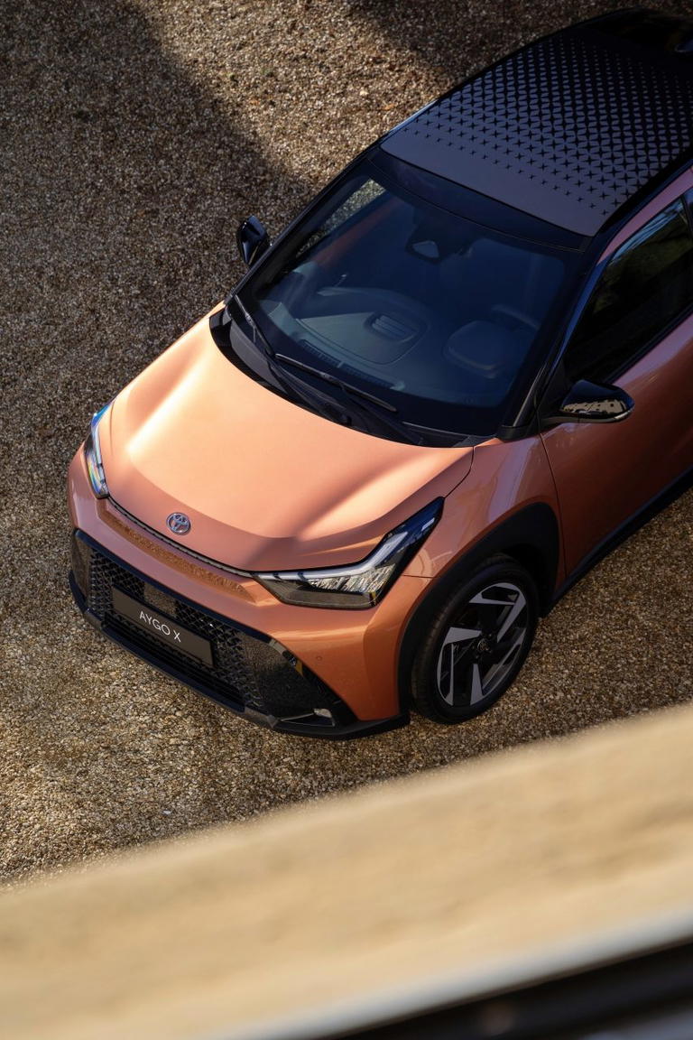 Toyota Aygo X Cross Hybrid 2026: urbano, híbrido y bien equipado con un ...