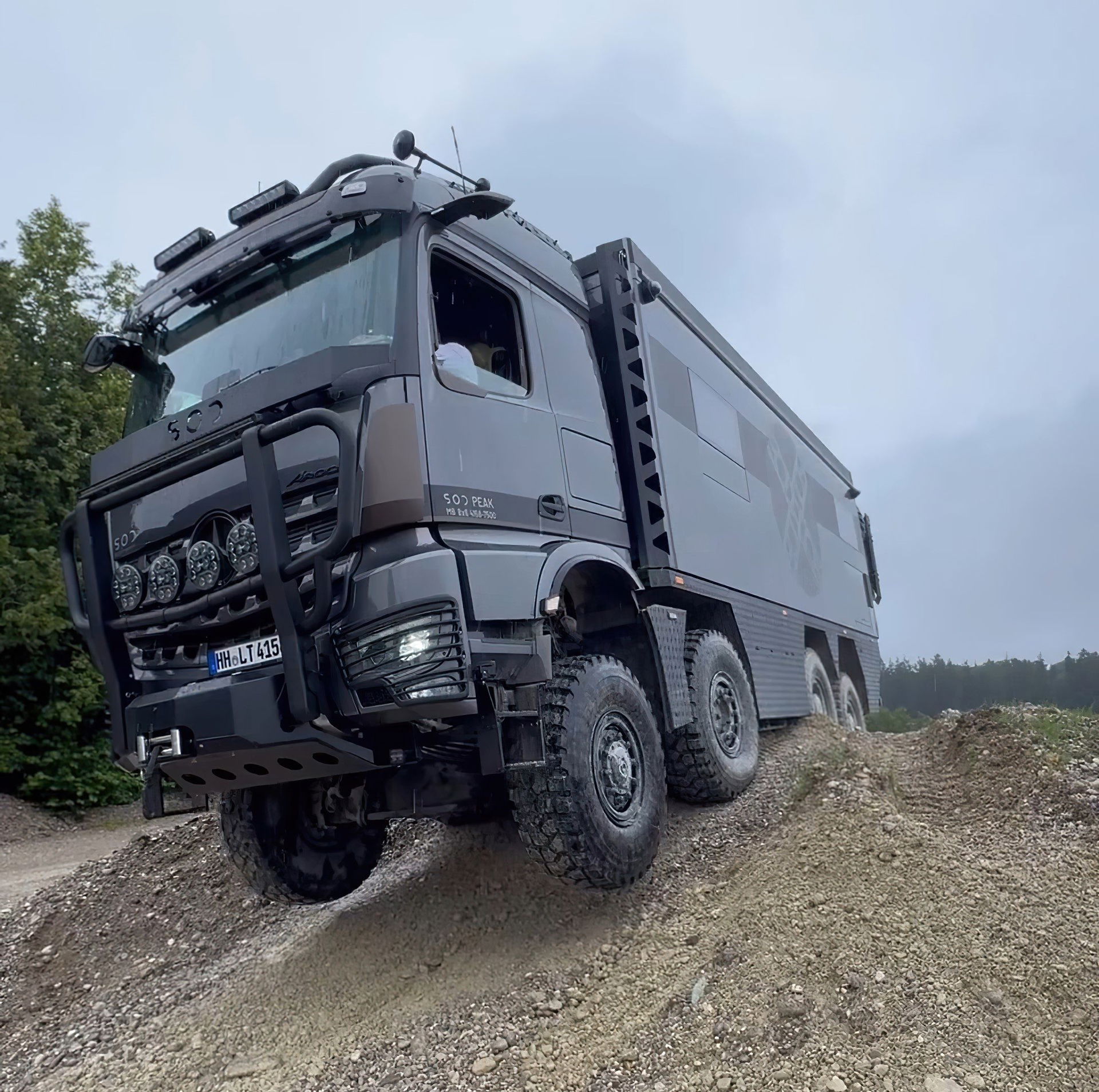SOD Peak 8x8, el camión camper todoterreno con motor diésel Mercedes de ...