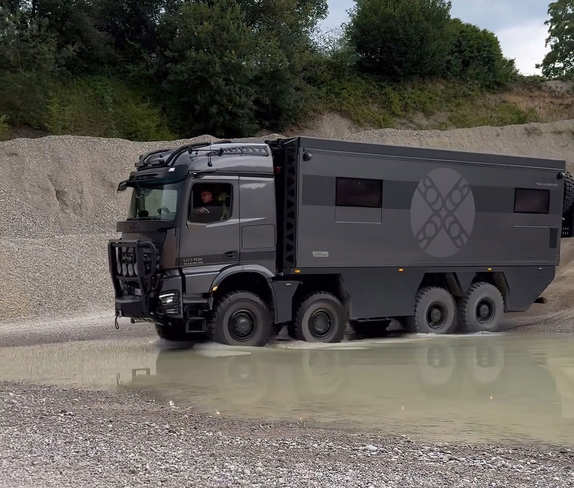 SOD Peak 8x8, el camión camper todoterreno con motor diésel Mercedes de ...