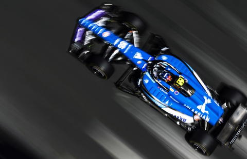 La cruz para Carlos Sainz y el premio para Fernando Alonso en el caos ...