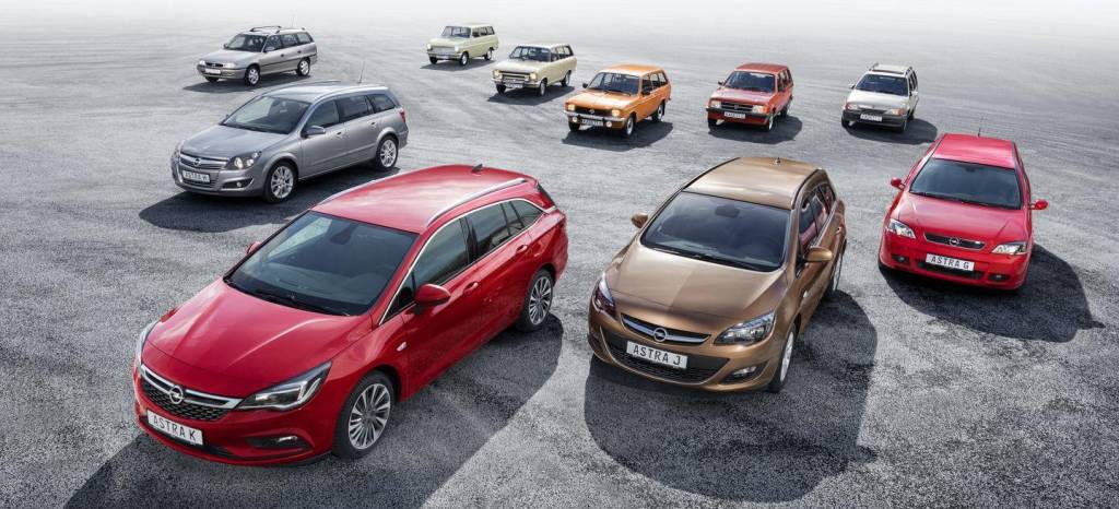 Foto a foto: 53 años de historia del compacto familiar en Opel ...